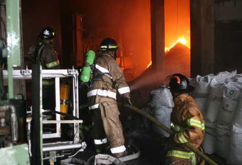 xplosión en calderas de fábrica origina incendio en ruta al Pacífico ...